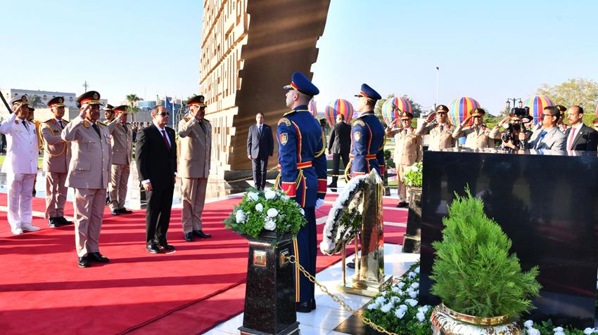 President El-Sisi Lays Wreaths at Memorial, Graves of Sadat and Nasser