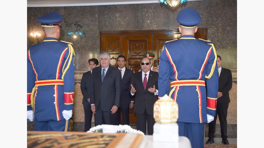 President El-Sisi Lays Wreaths at Memorial, Graves of Sadat and Nasser